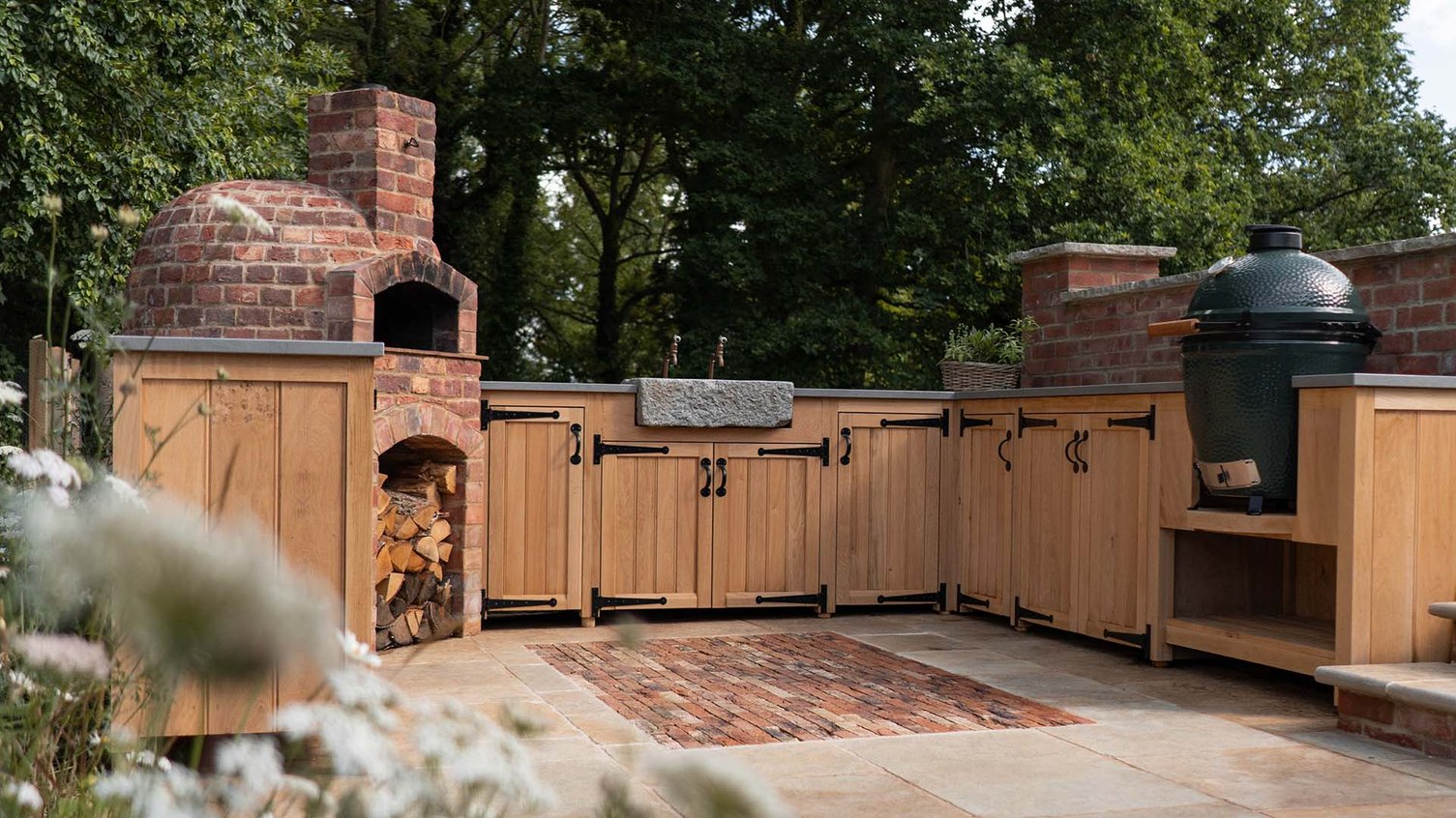 What makes a beautiful outdoor kitchen